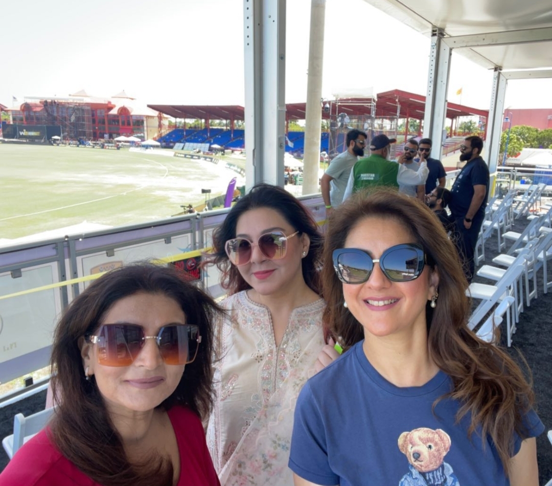 Nauman Ijaz's Stunning Family Snaps from USA | Reviewit.pk