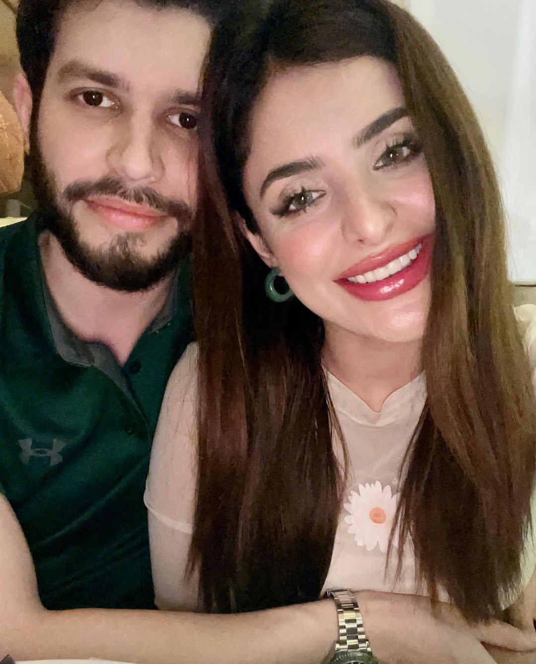 Actress Nida Khan Beautiful Pictures With Her Husband | Reviewit.pk