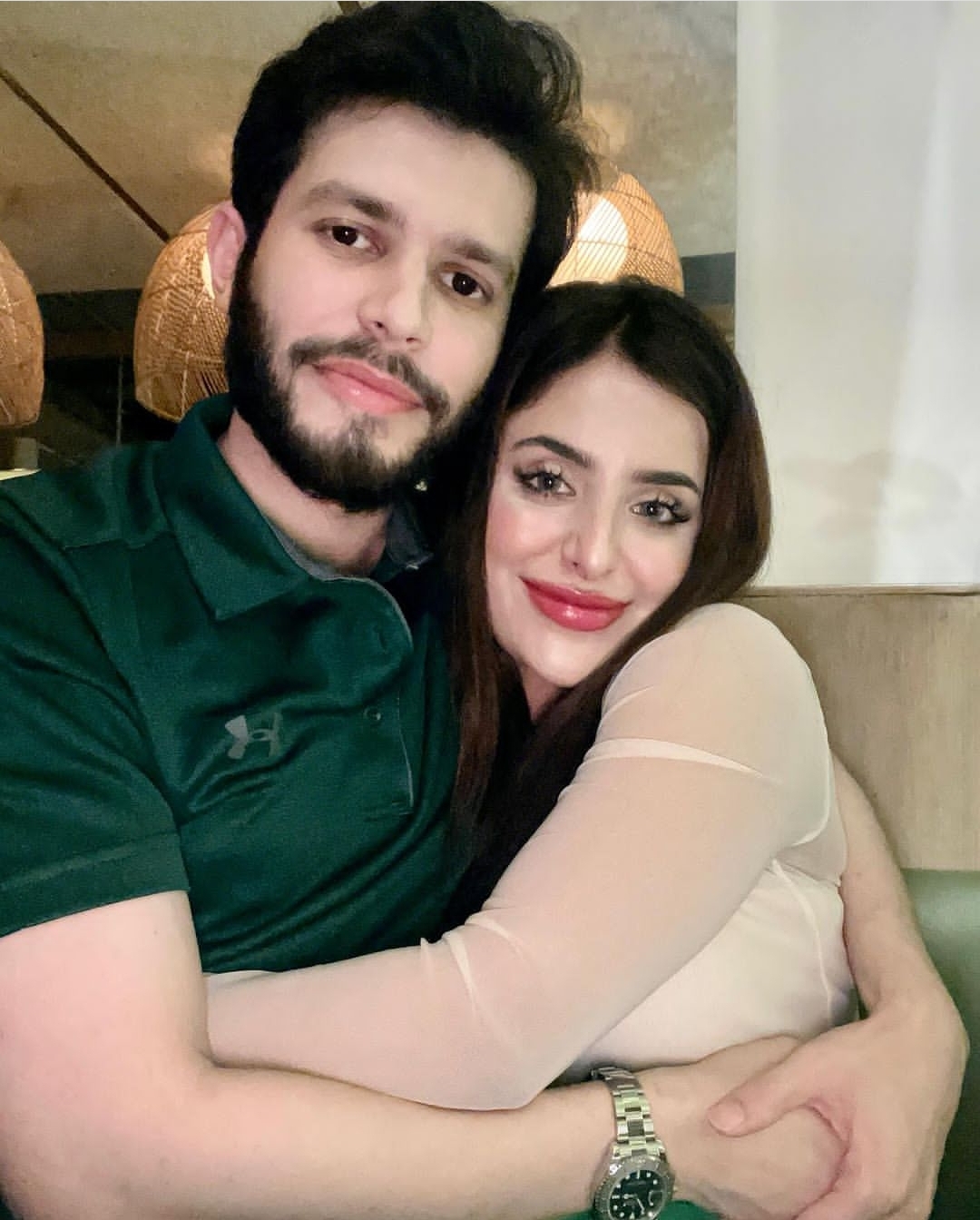 Actress Nida Khan Beautiful Pictures With Her Husband | Reviewit.pk