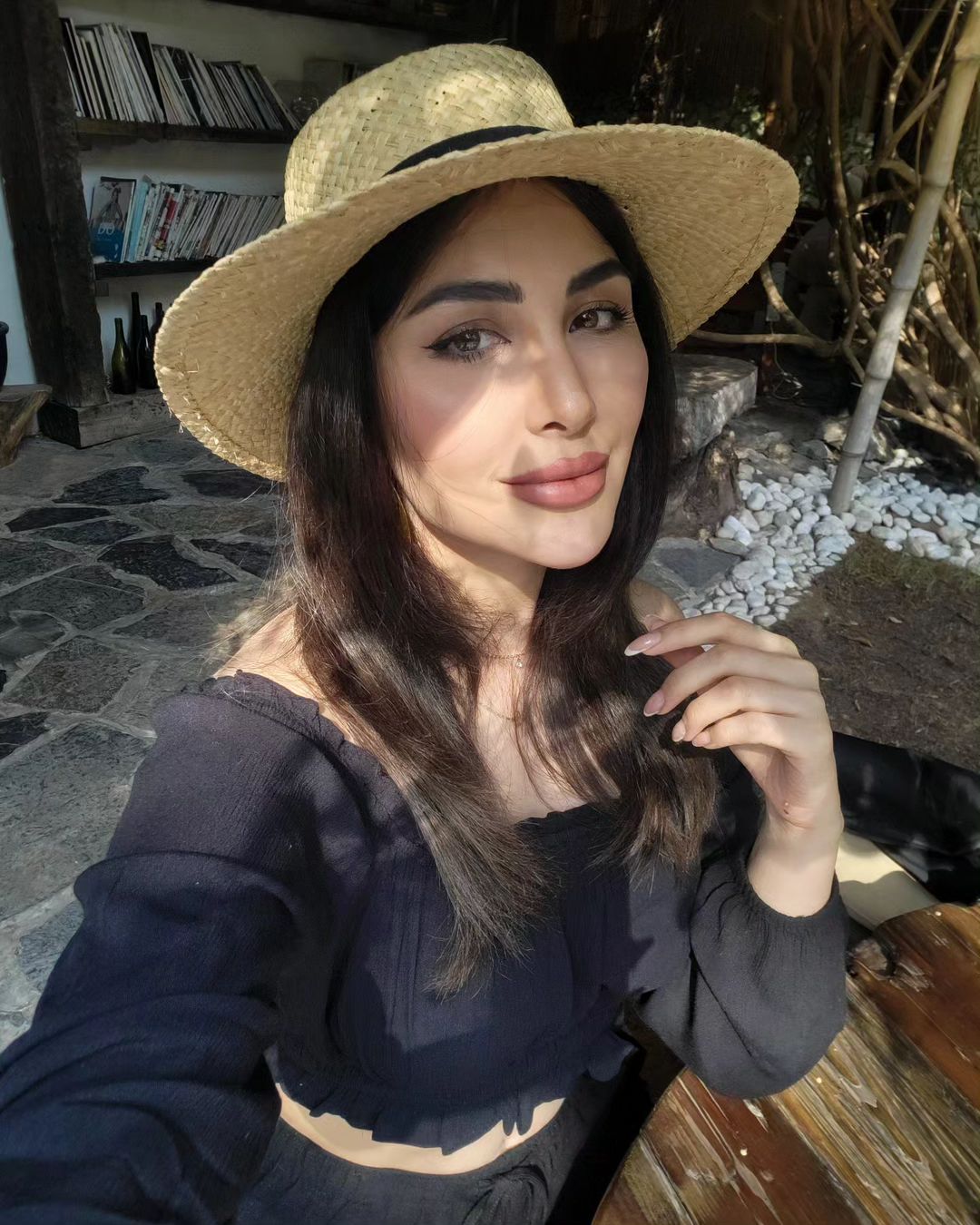 Stylish Pictures of Gorgeous Model Sabeeka Imam | Reviewit.pk