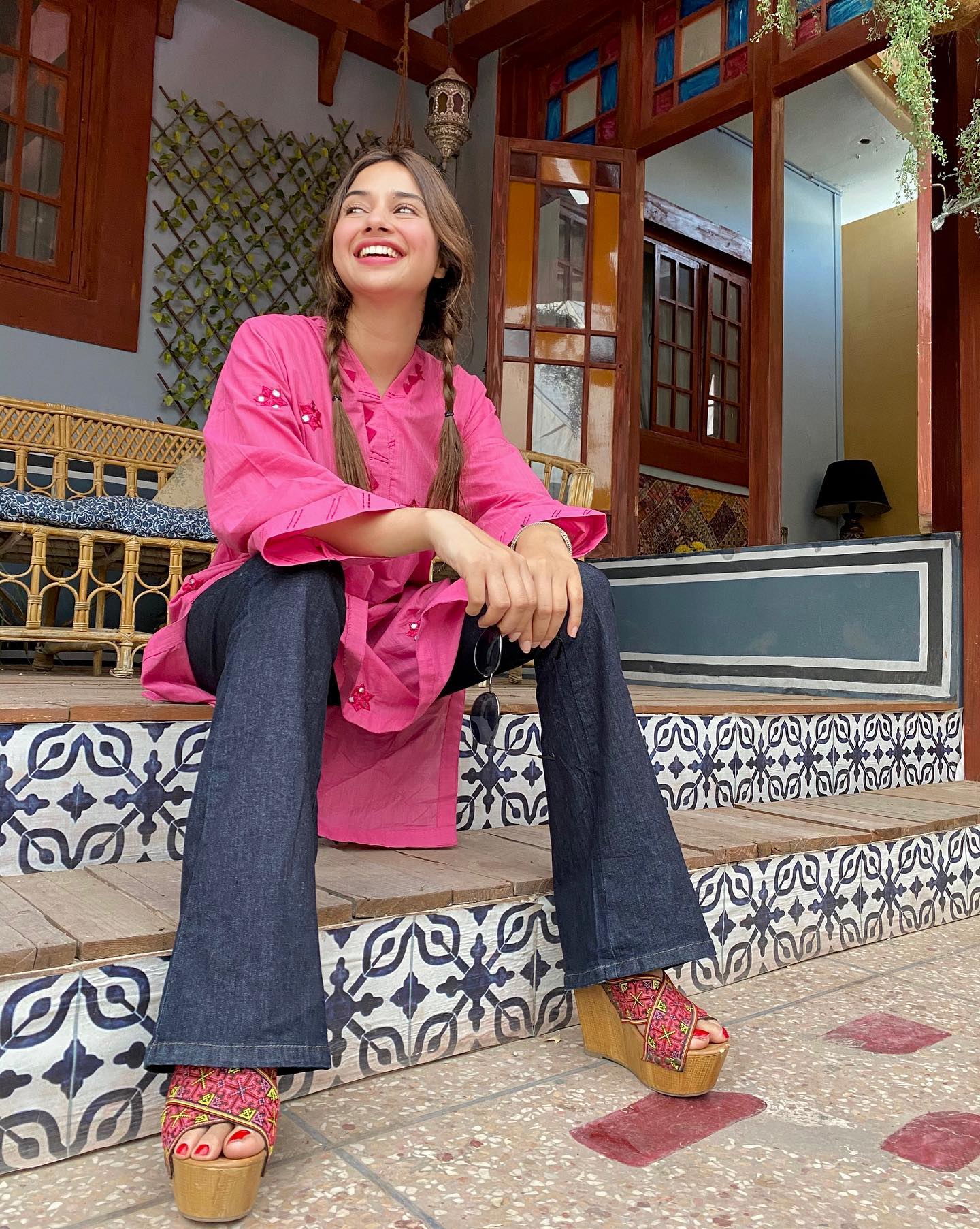 Five Beautiful Looks Of Gorgeous Sabeena Farooq | Reviewit.pk