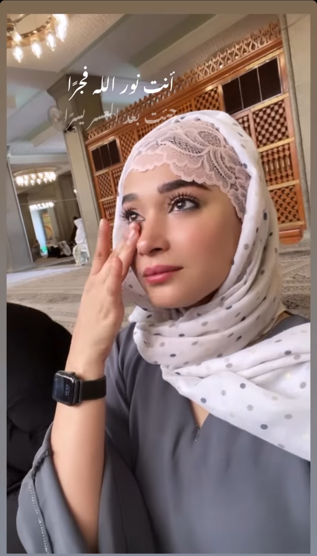 Khuda Aur Mohabbat Fame Shameen Khan Umrah Pictures | Reviewit.pk