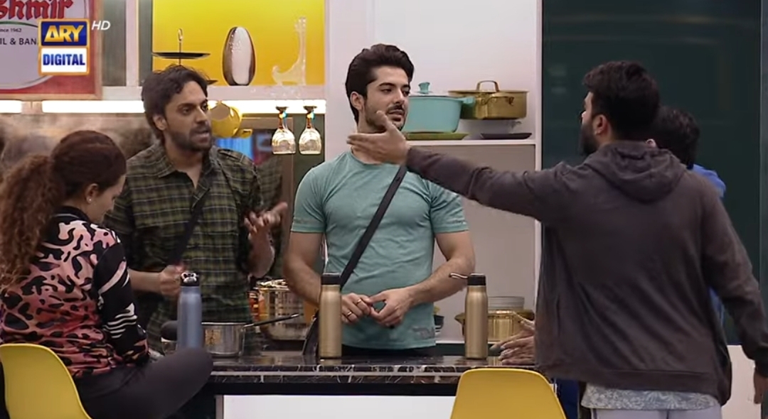 Tamasha Season 2 Episode 7 - Fight Between Faizan Sheikh & Adnan ...