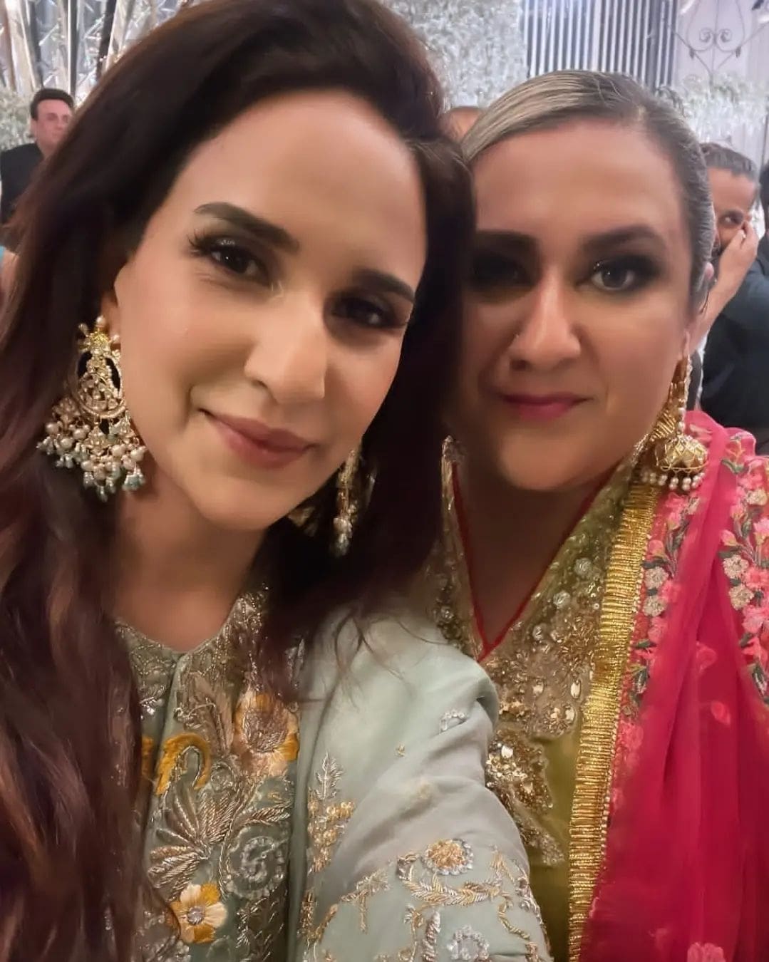 Javeria Abbasi's Daughter Anzela Abbasi Gets Married | Reviewit.pk