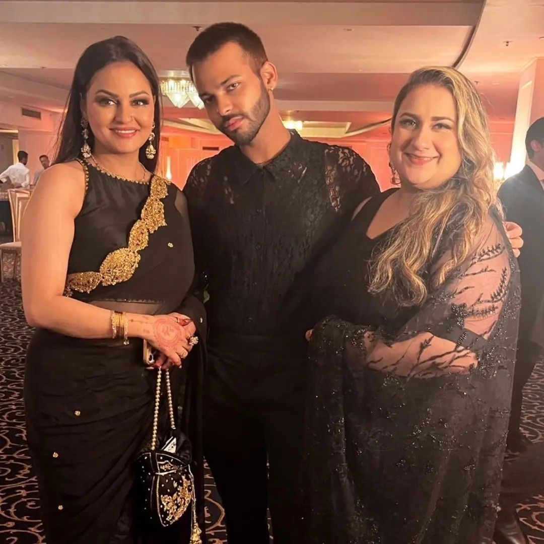 Javeria Abbasi's Daughter Anzela Abbasi's Reception Pictures | Reviewit.pk