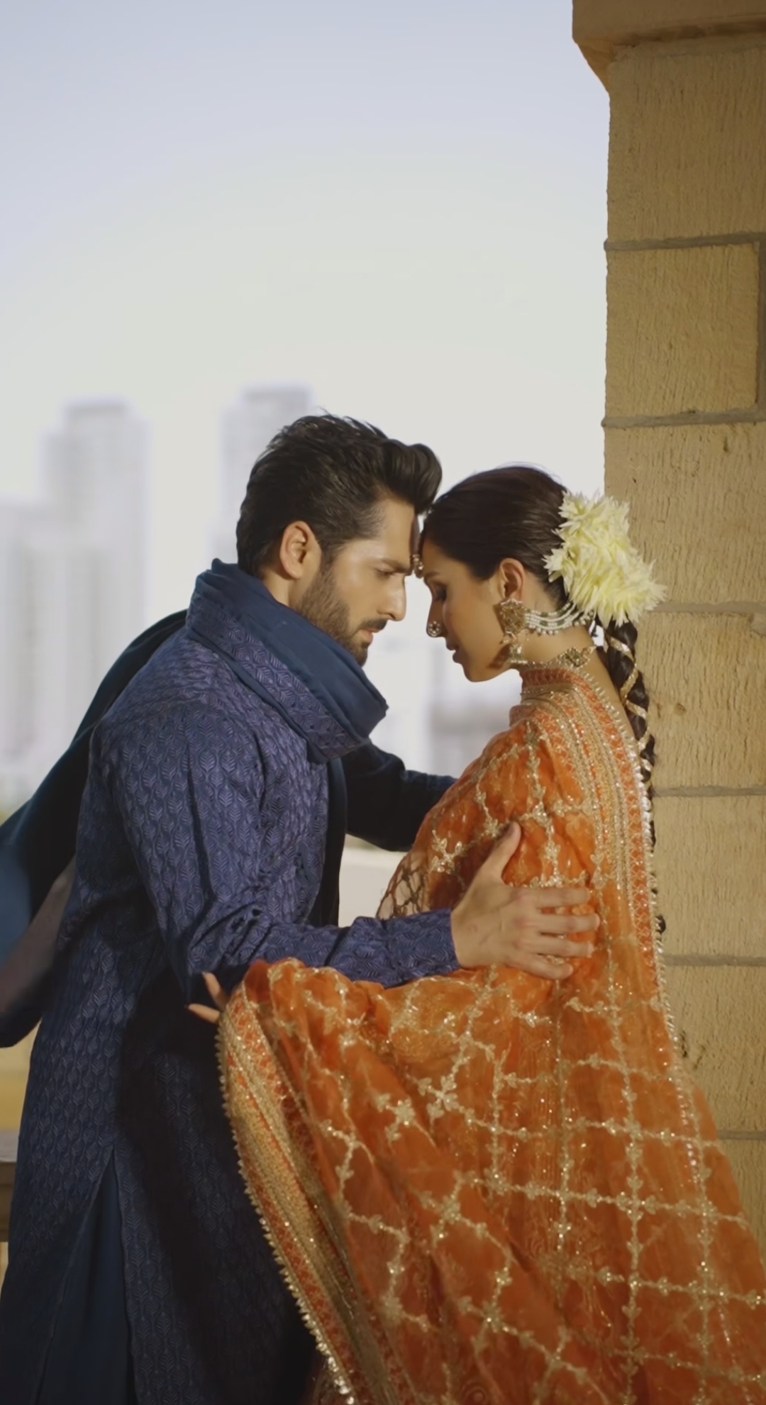 Ayeza Khan & Danish Taimoor Celebrate 9th Anniversary | Reviewit.pk