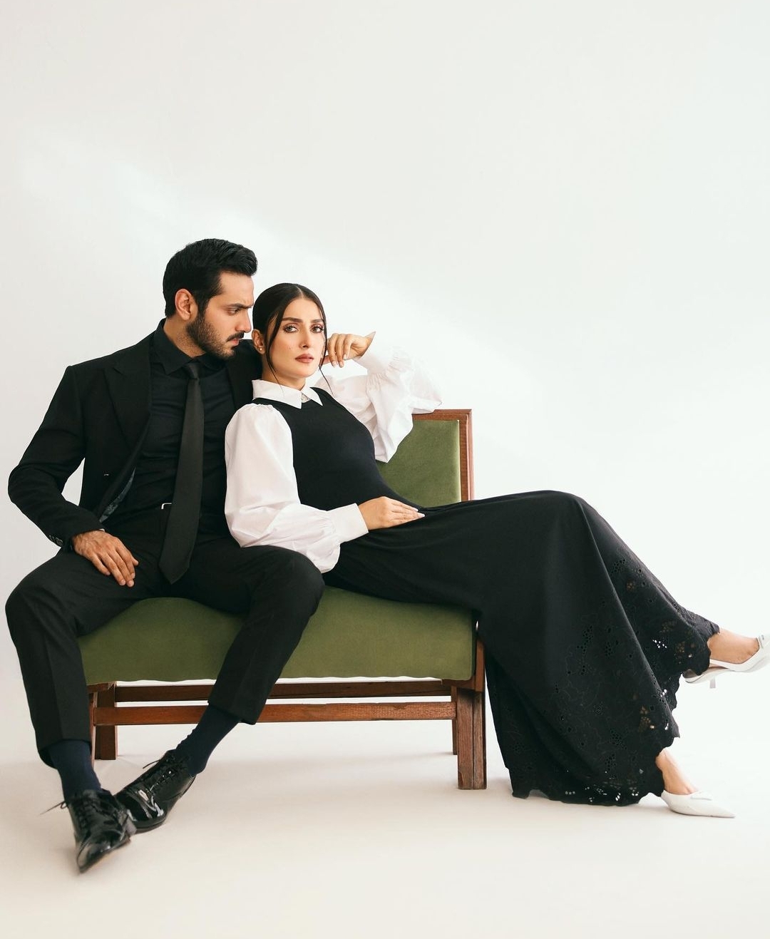 Ayeza & Wahaj's Whopping Fee Charges for Mein | Reviewit.pk