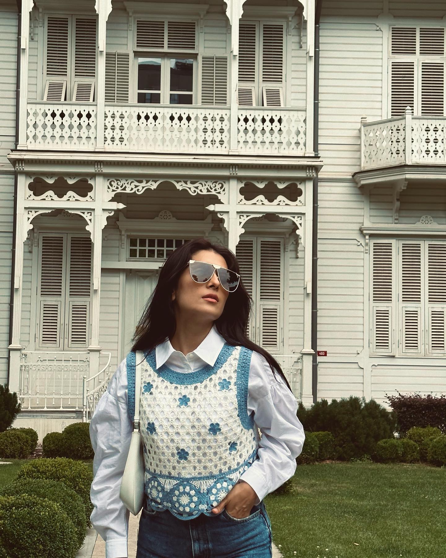 Mein Cast In Real Life | Reviewit.pk