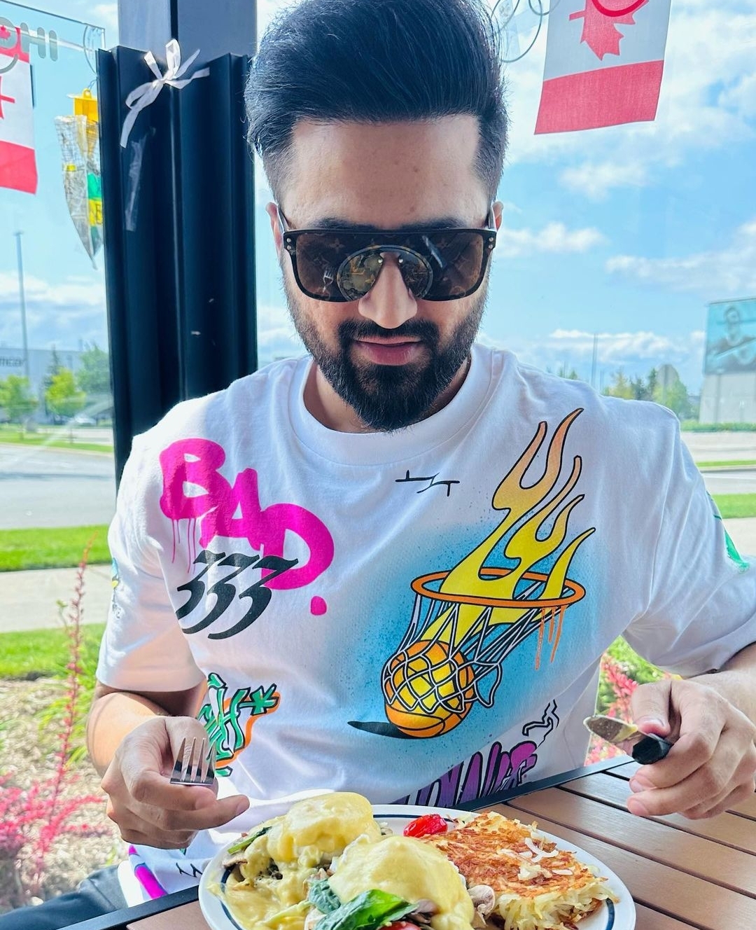 Sarah Khan & Falak Shabir's New Unseen Family Pictures | Reviewit.pk