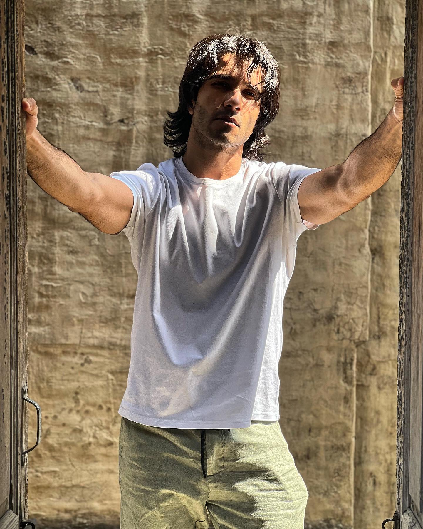 Feroze Khan Announces His New Drama With Message For Critics | Reviewit.pk