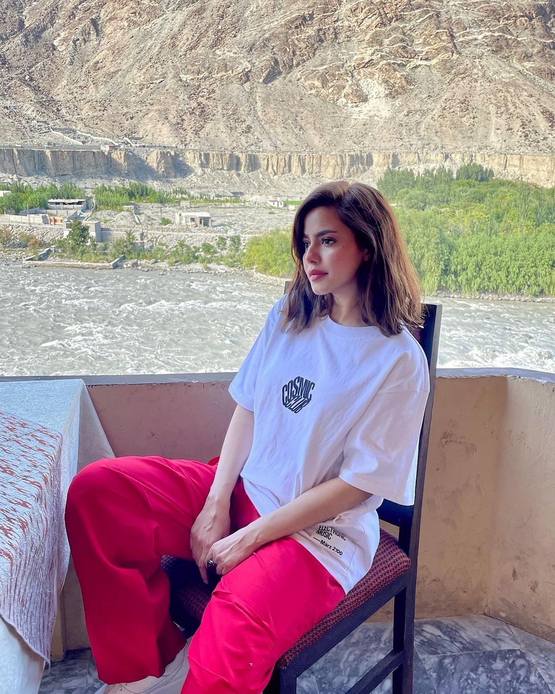 Hina Ashfaq's Stunning New Pictures from Gilgit | Reviewit.pk