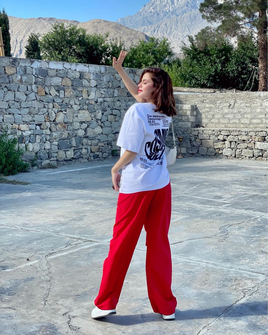 Hina Ashfaq's Stunning New Pictures from Gilgit | Reviewit.pk