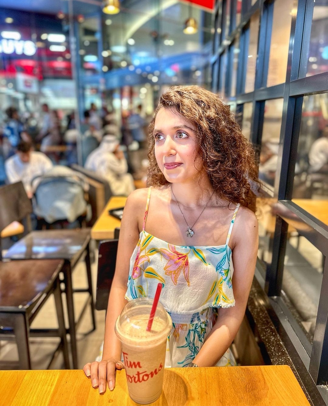 Hira Umer New Pictures & Reel from Dubai Vacation | Reviewit.pk