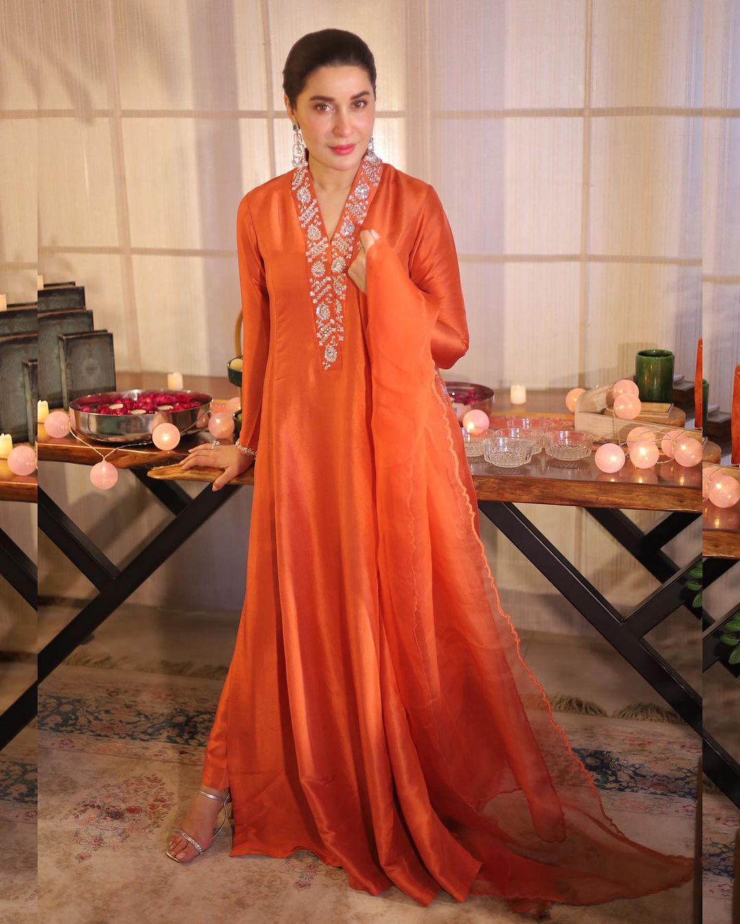 Shaista Lodhi Cuts A Stylish Figure In Singapore | Reviewit.pk