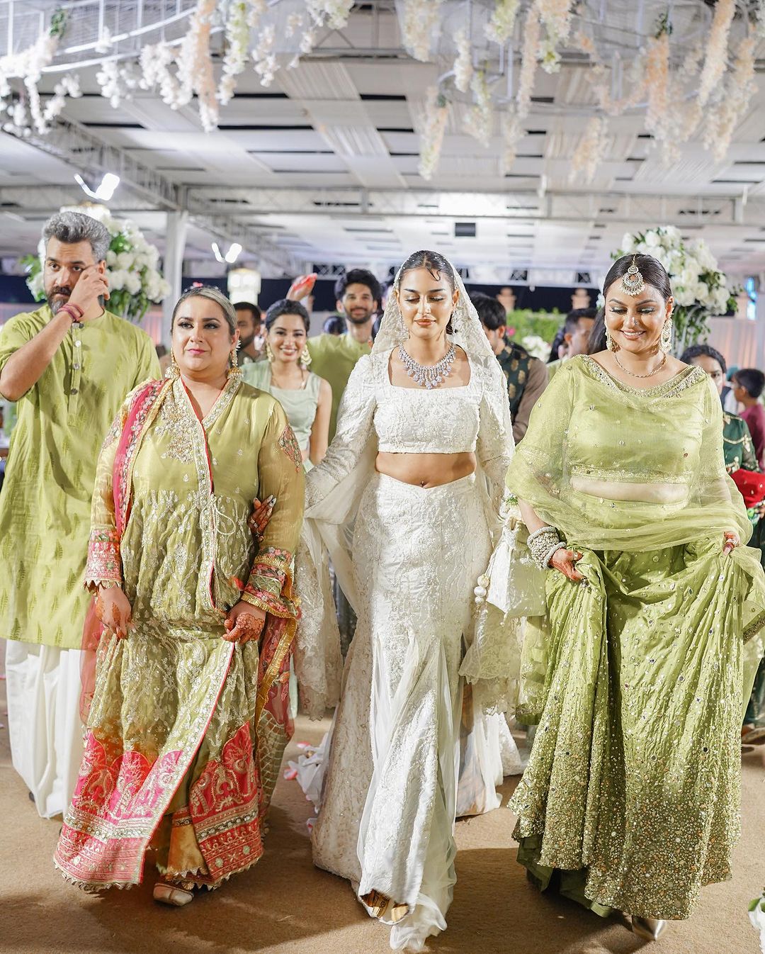 Javeria Abbasi's Daughter Anzela Abbasi Gets Married | Reviewit.pk