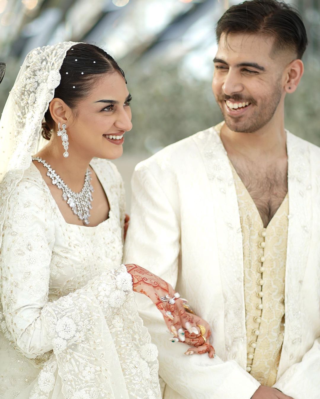 Javeria Abbasi's Daughter Anzela Abbasi Gets Married | Reviewit.pk