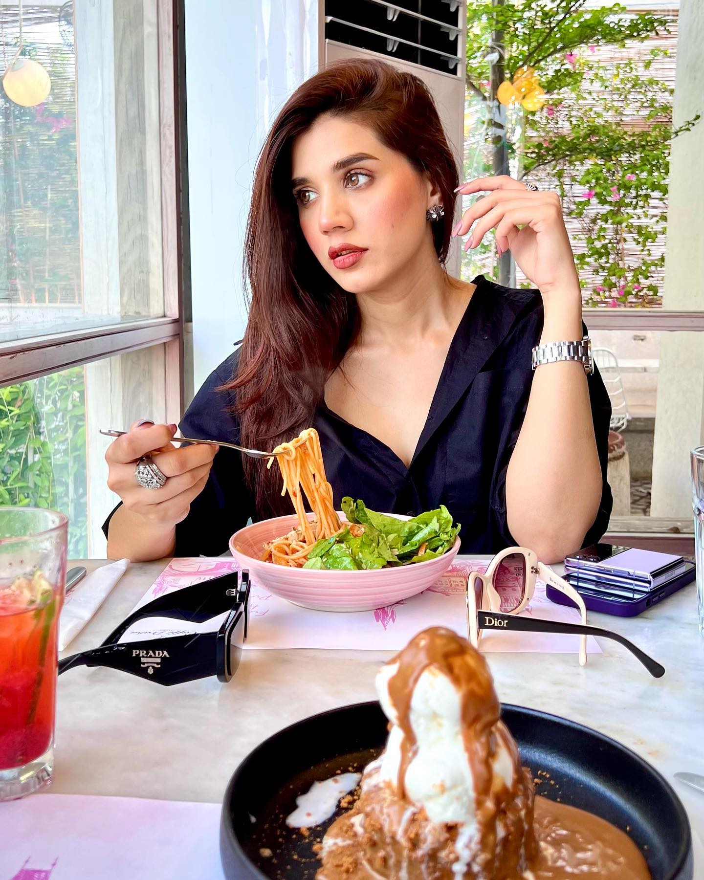 Kiran Ashfaque With Baby Roham In Kuala Lumpur | Reviewit.pk