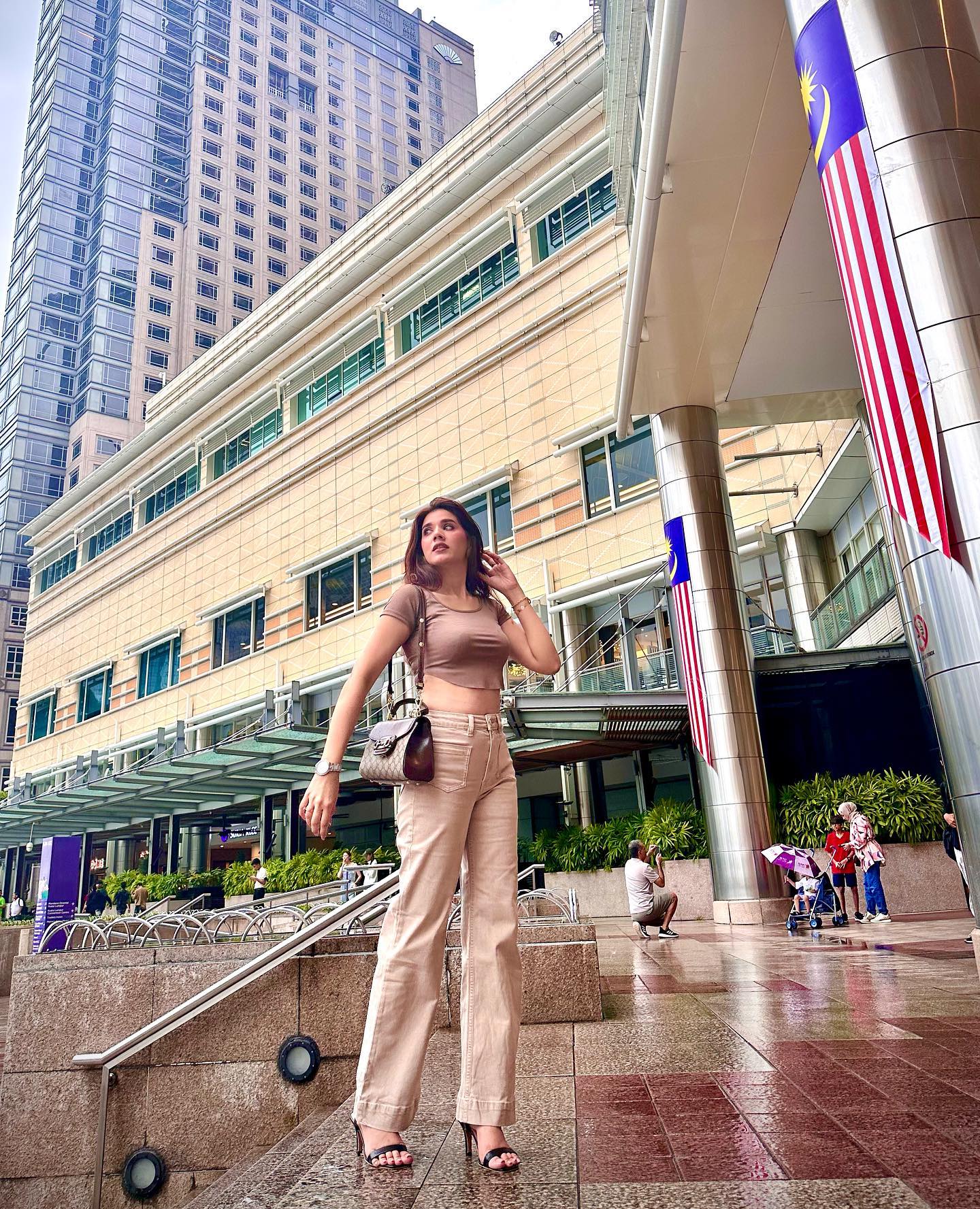 Kiran Ashfaque Visits French Town In Kuala Lumpur With Family | Reviewit.pk