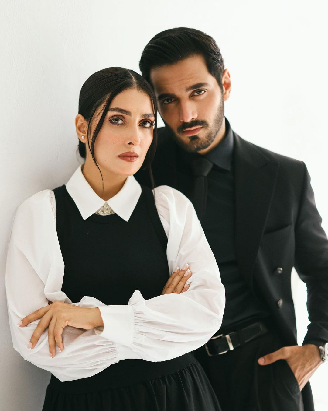 Mein Cast In Real Life | Reviewit.pk