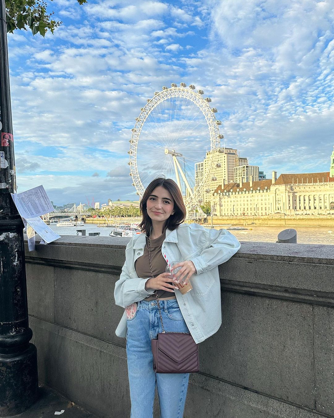 Merub Ali Shares Pictures From Her Trip To London | Reviewit.pk
