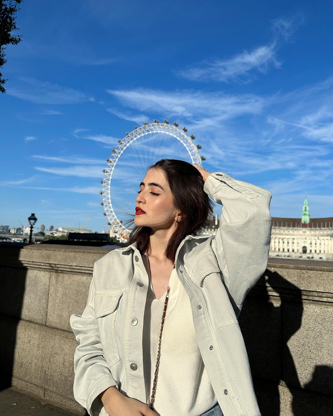 Merub Ali Shines Bright During Her London Vacations | Reviewit.pk