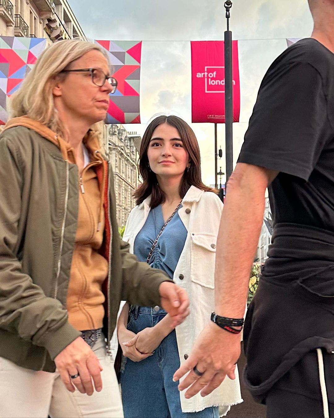 Merub Ali Shines Bright During Her London Vacations | Reviewit.pk