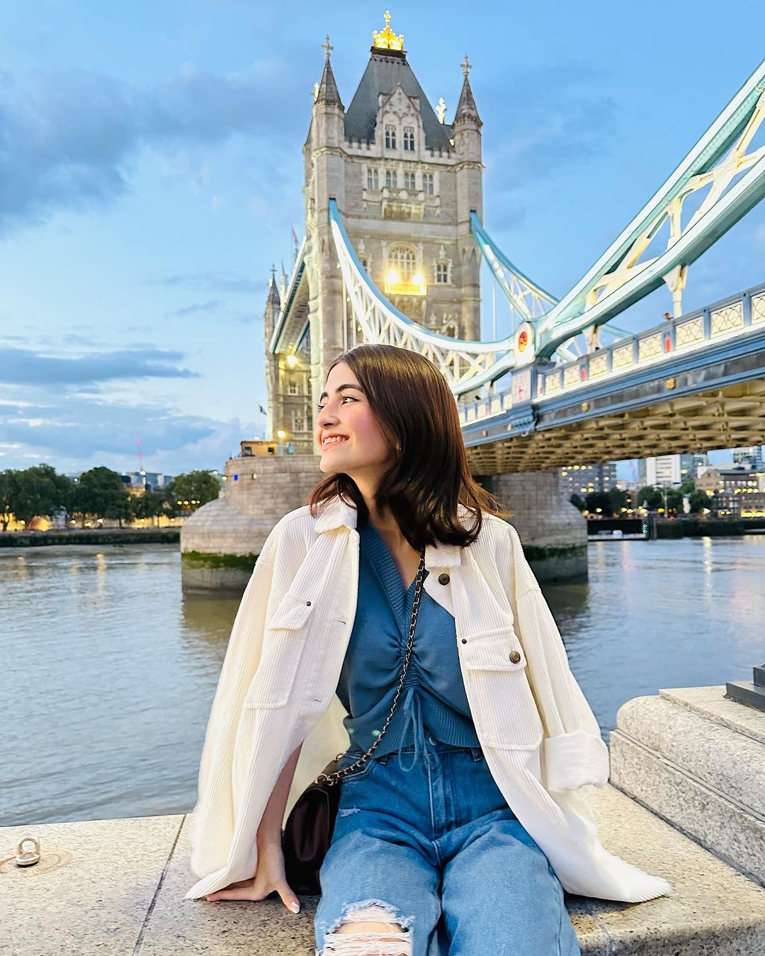 Merub Ali Shines Bright During Her London Vacations | Reviewit.pk