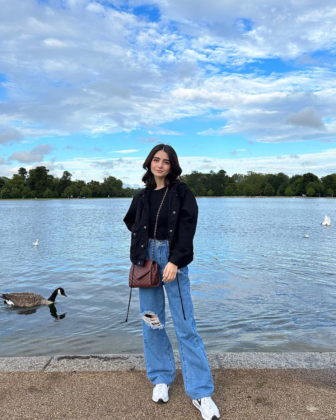 Merub Ali Shines Bright During Her London Vacations | Reviewit.pk