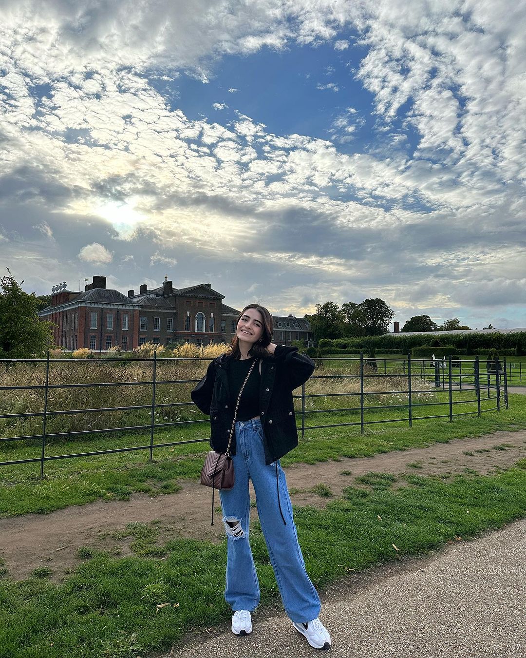 Merub Ali Shines Bright During Her London Vacations | Reviewit.pk
