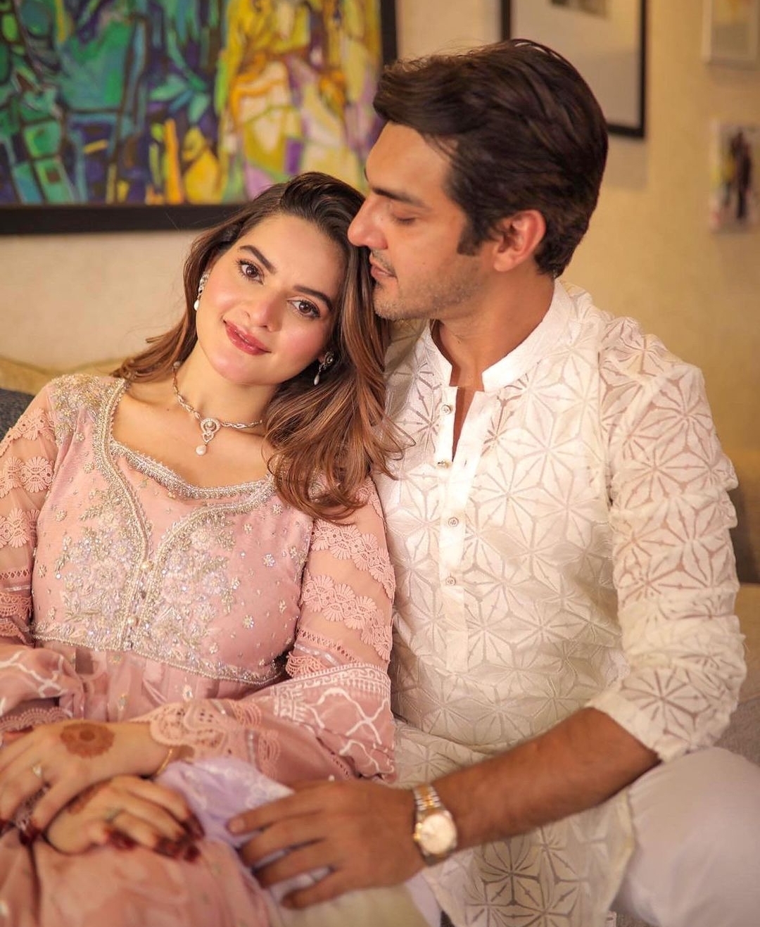 Minal Khan Announces Her Pregnancy With Beautiful Pictures | Reviewit.pk
