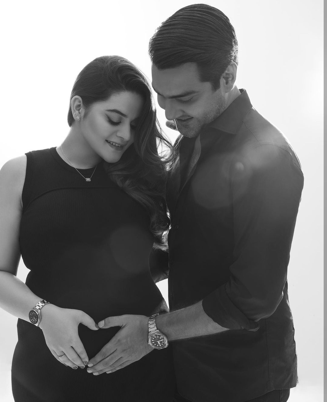 Minal Khan Announces Her Pregnancy With Beautiful Pictures | Reviewit.pk