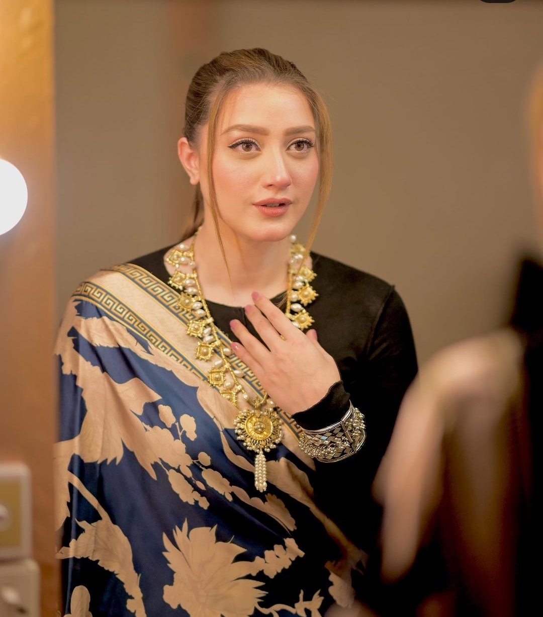 Momina Iqbal’s Perspective on Negative Roles | Reviewit.pk