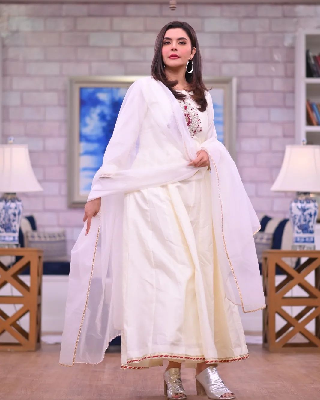 Nida Yasir Is Greatful For Her Simplicity | Reviewit.pk