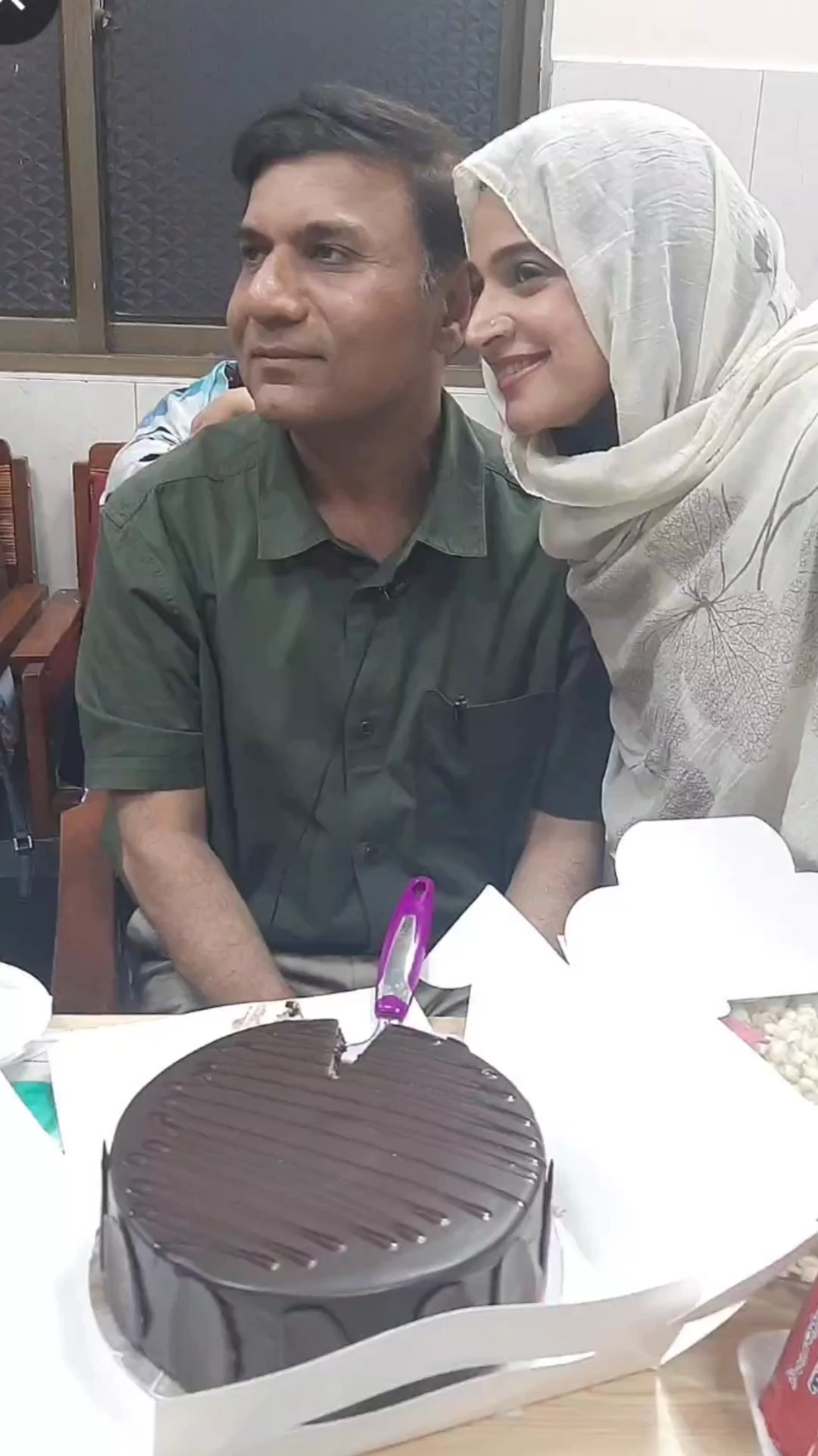 Noor Bukhari Picture With Her Murshad Gets Criticism | Reviewit.pk