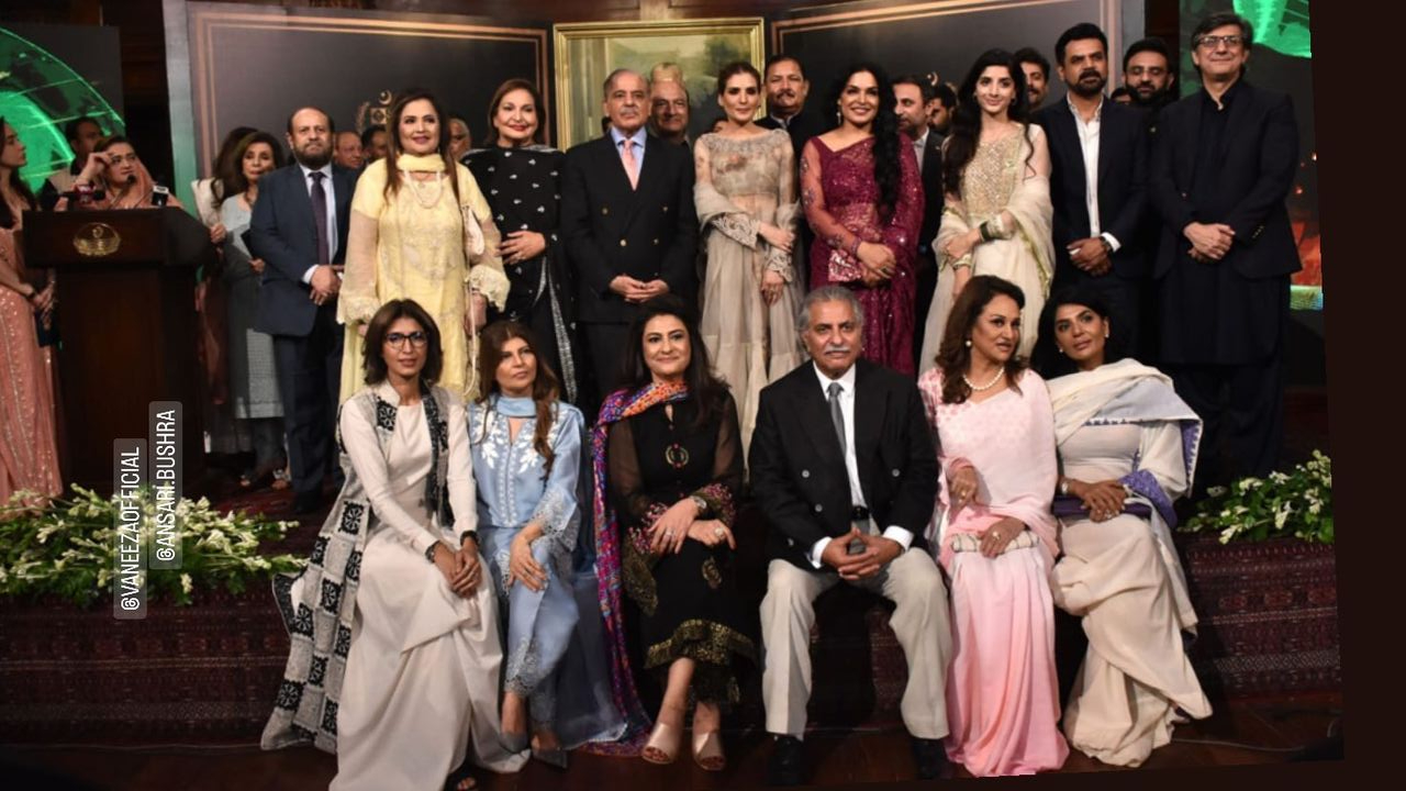 Pakistani Celebrities Shine At The PTV Icon Awards | Reviewit.pk