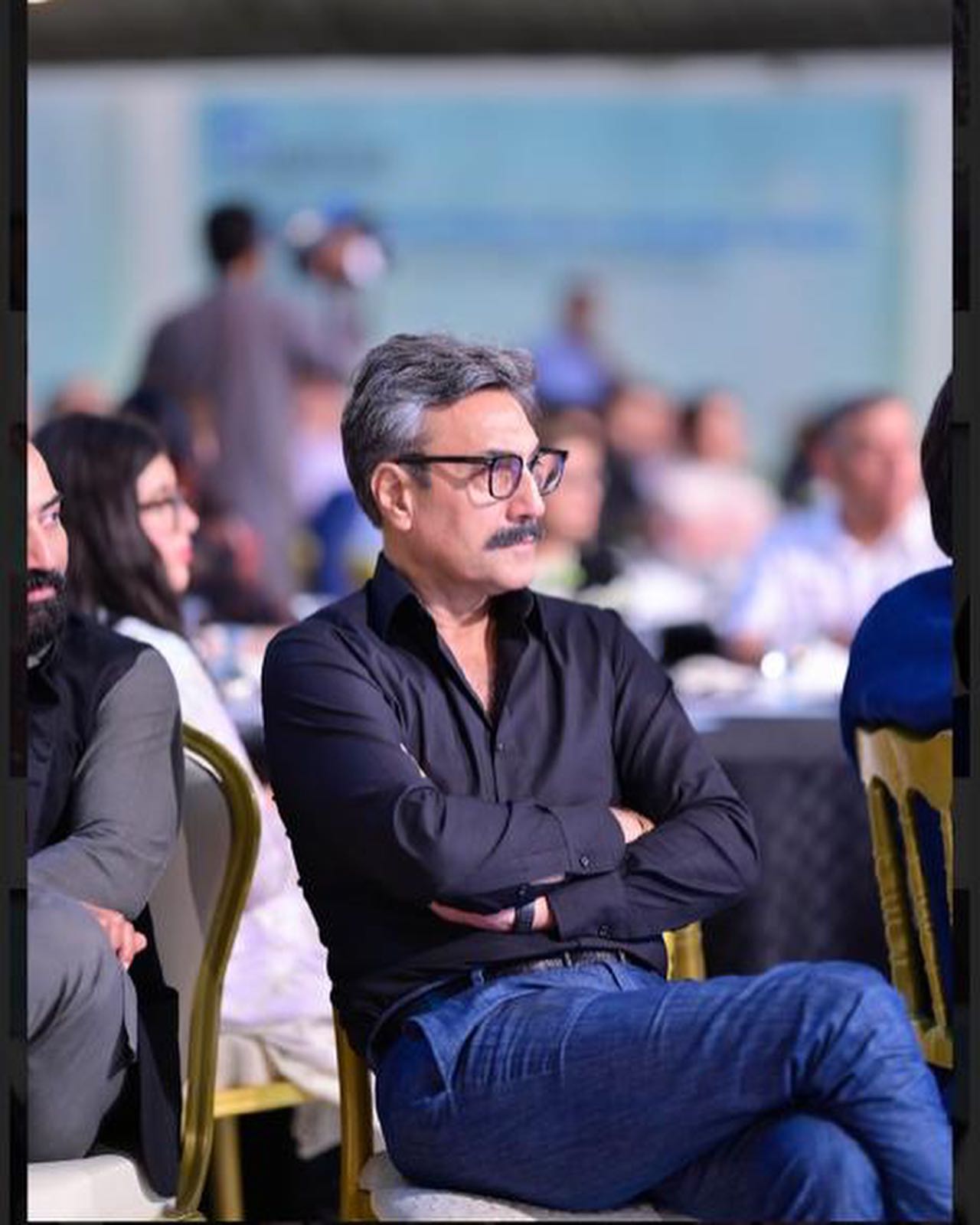 Pakistani Celebrities Shine At The PTV Icon Awards | Reviewit.pk