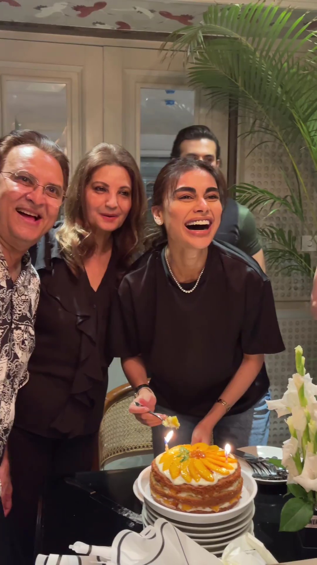 Sadaf Kanwal's Birthday Bash With Friends | Reviewit.pk