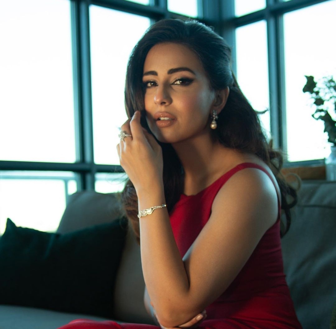 Ushna's Take on Checking Husband's Phone | Reviewit.pk