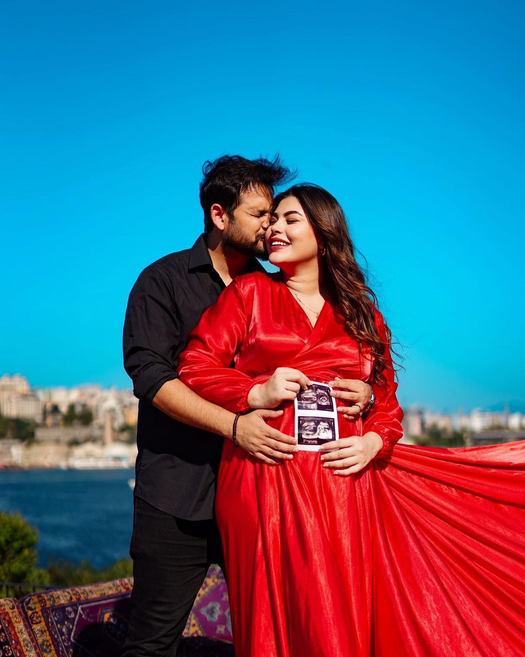 Azlan Shah And Warisha Khan Share Good News From Turkey | Reviewit.pk