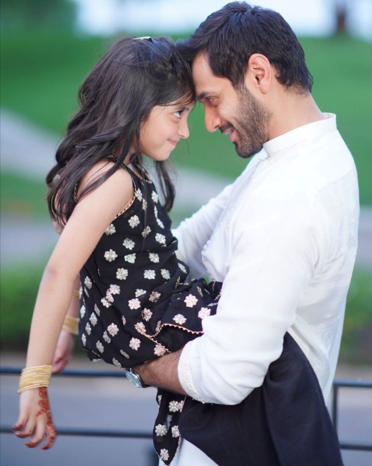 Mein Cast In Real Life | Reviewit.pk