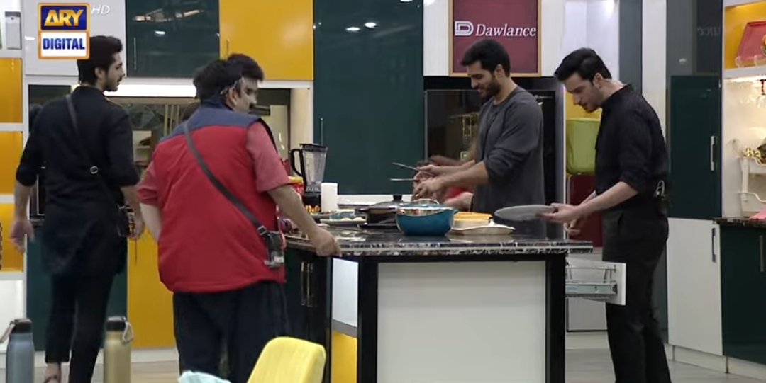 Ali Sikander's Brother Aagha Ali Came To Tamasha House | Reviewit.pk