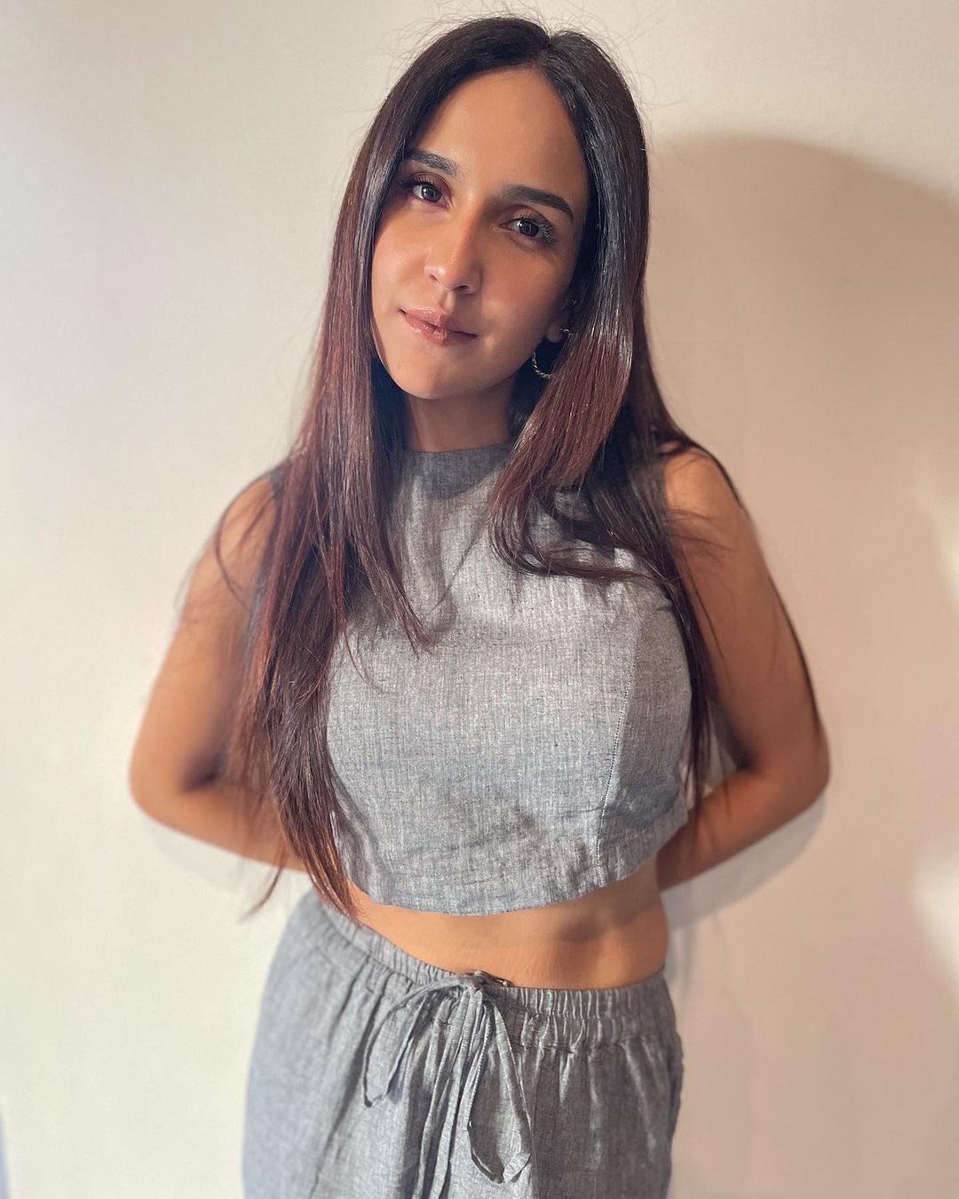 Anoushay Abbasi Flaunts Her Remarkable Fitness | Reviewit.pk