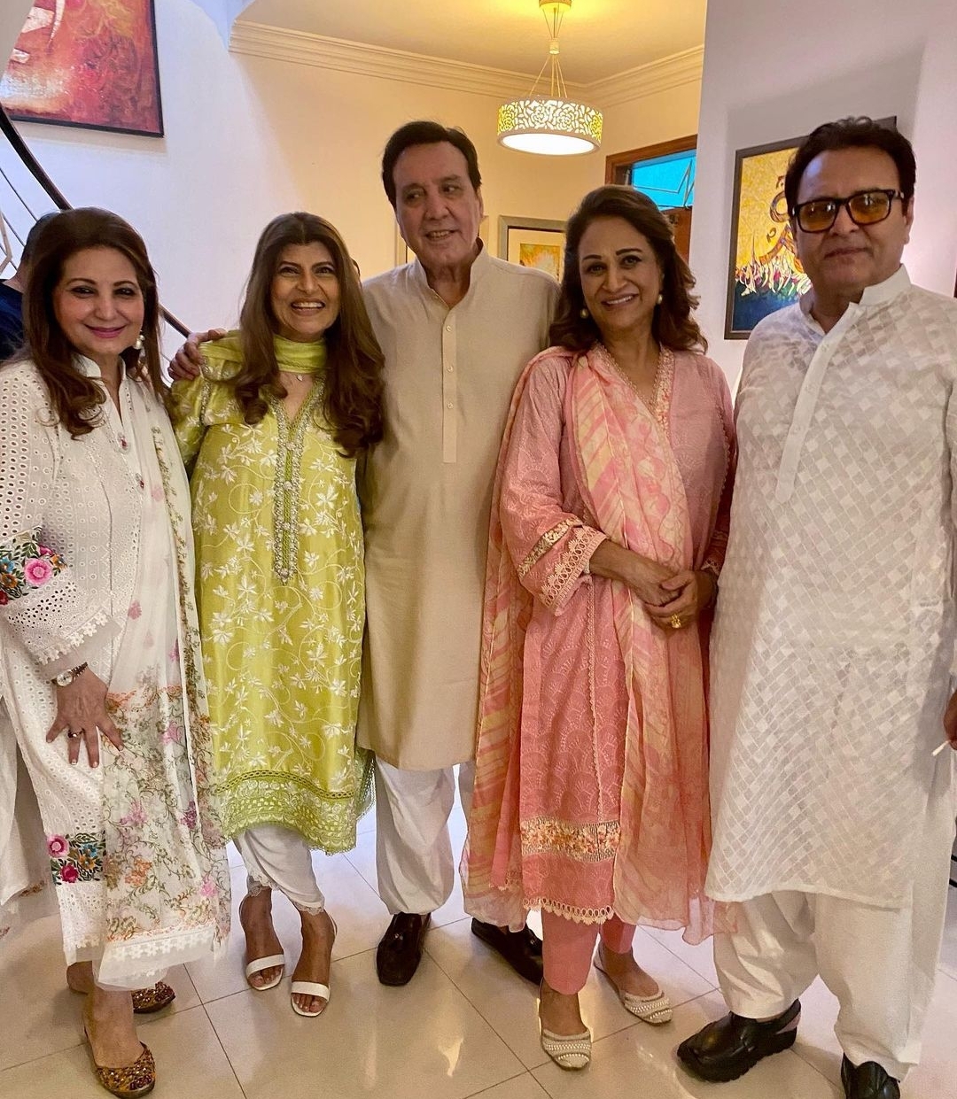 Behroze Sabzwari Is Angry At His Friends | Reviewit.pk