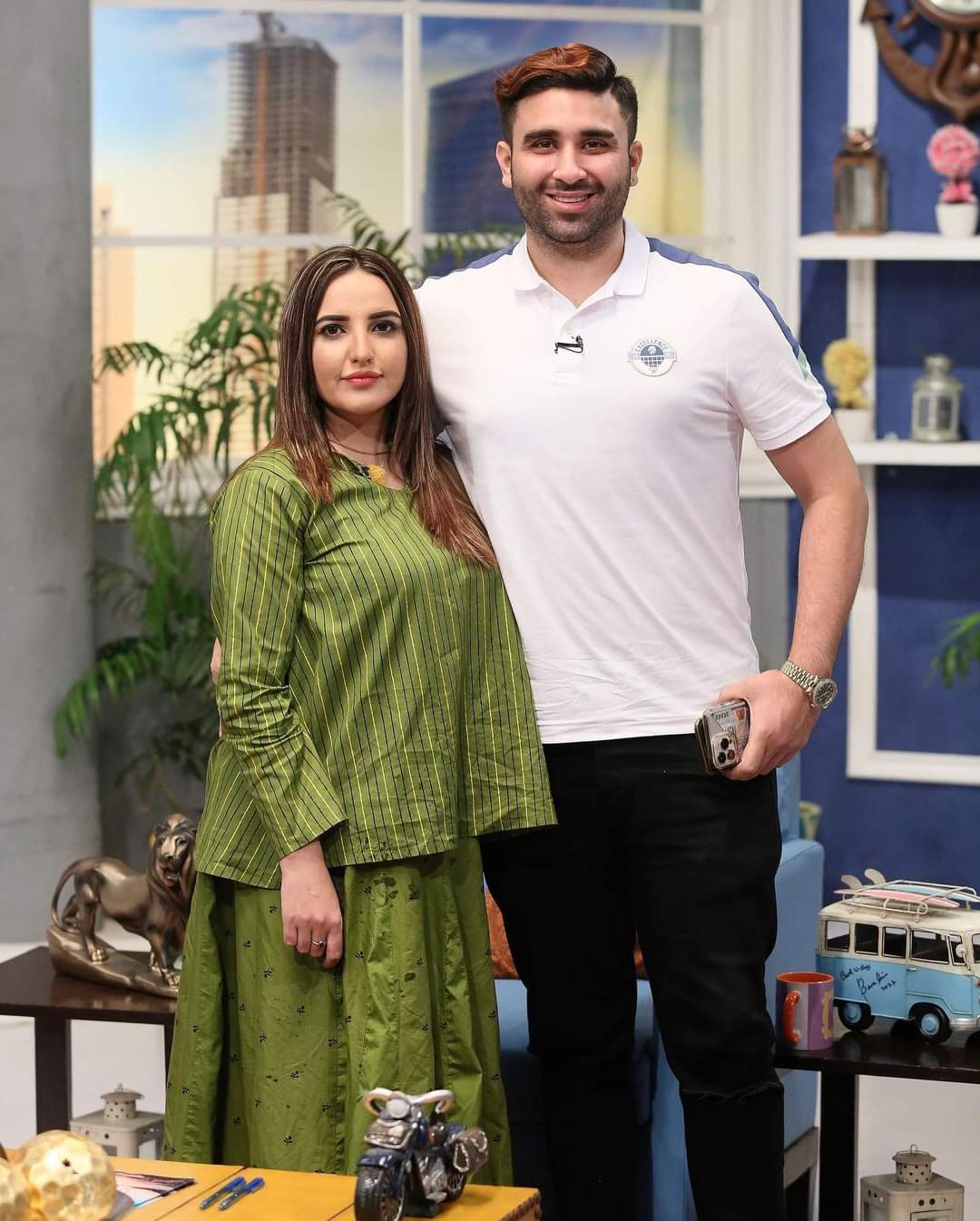 Hareem Shah's Husband Goes Missing | Reviewit.pk