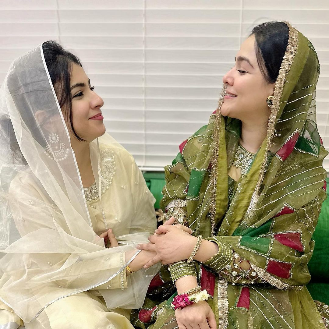Adorable New Pictures Of Humaima Malick With Sister Dua Malik | Reviewit.pk