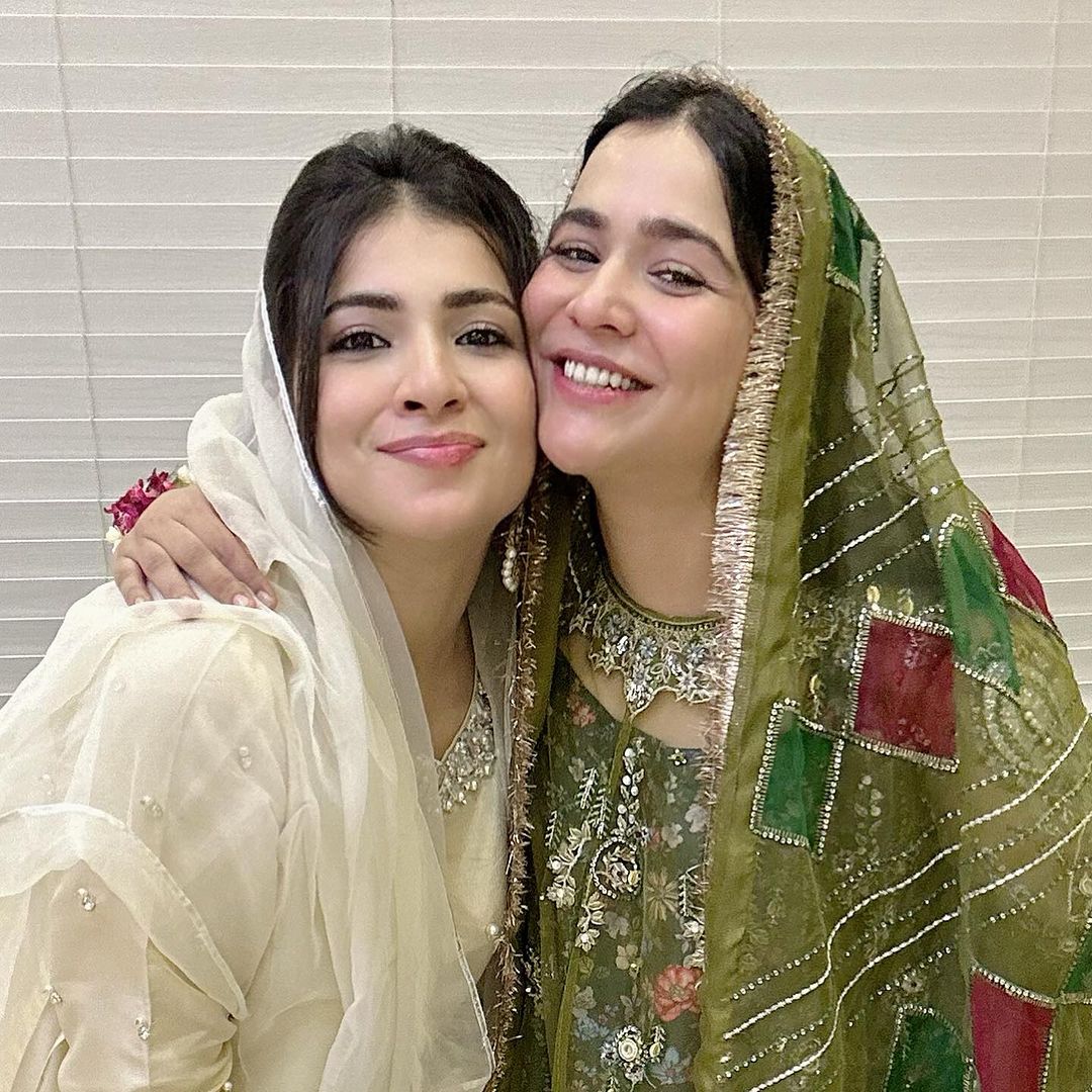 Adorable New Pictures Of Humaima Malick With Sister Dua Malik | Reviewit.pk