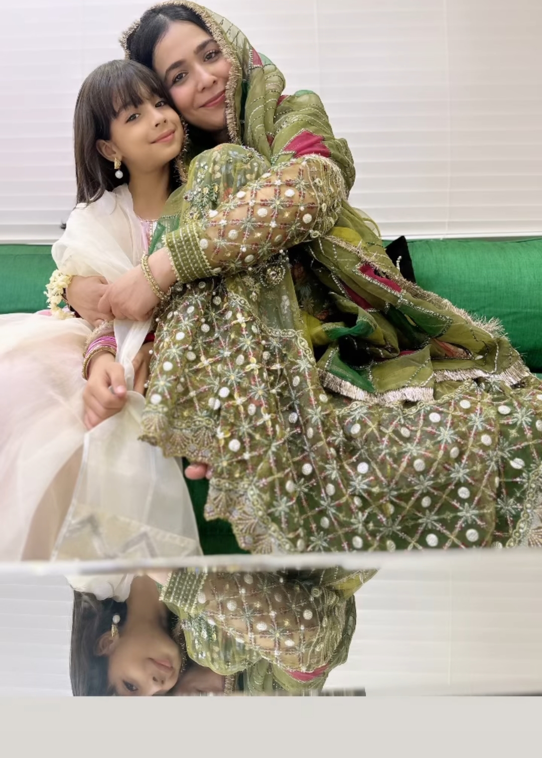 Adorable New Pictures Of Humaima Malick With Sister Dua Malik | Reviewit.pk