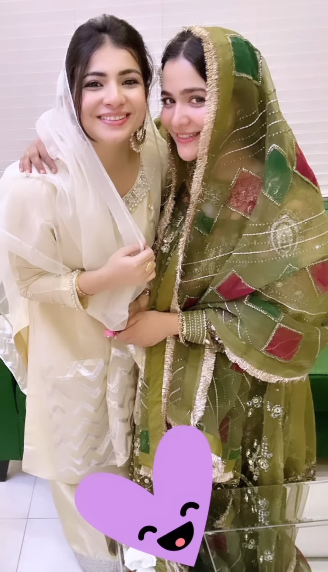 Adorable New Pictures Of Humaima Malick With Sister Dua Malik | Reviewit.pk