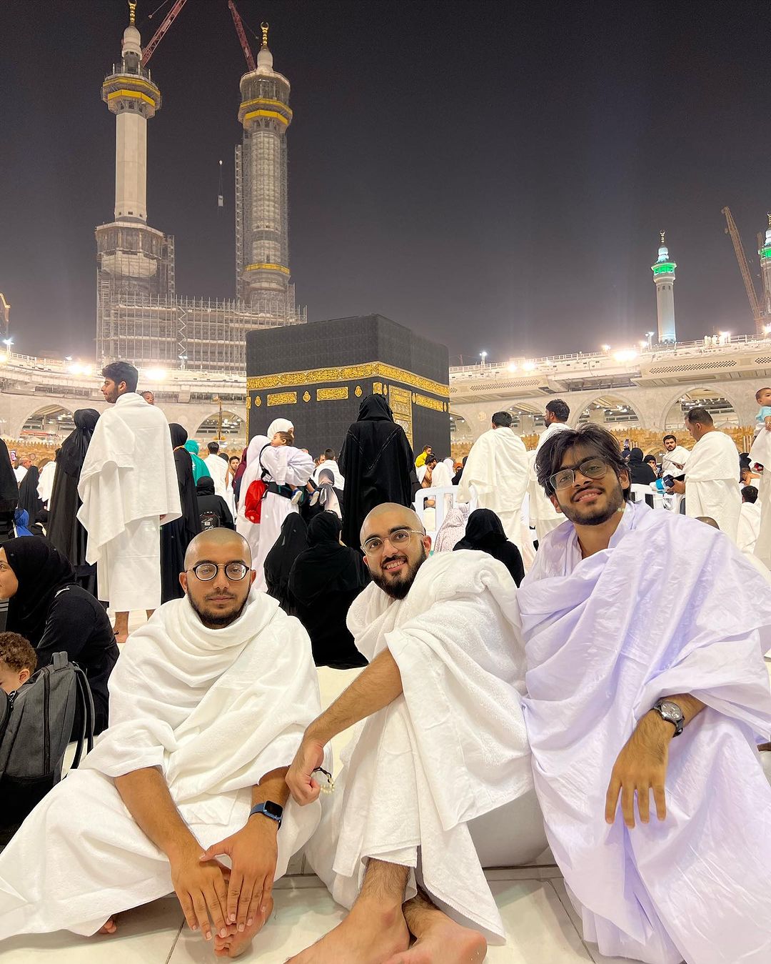 Heartwarming Video Of Junaid Jamshed Son From Madina Goes Viral ...