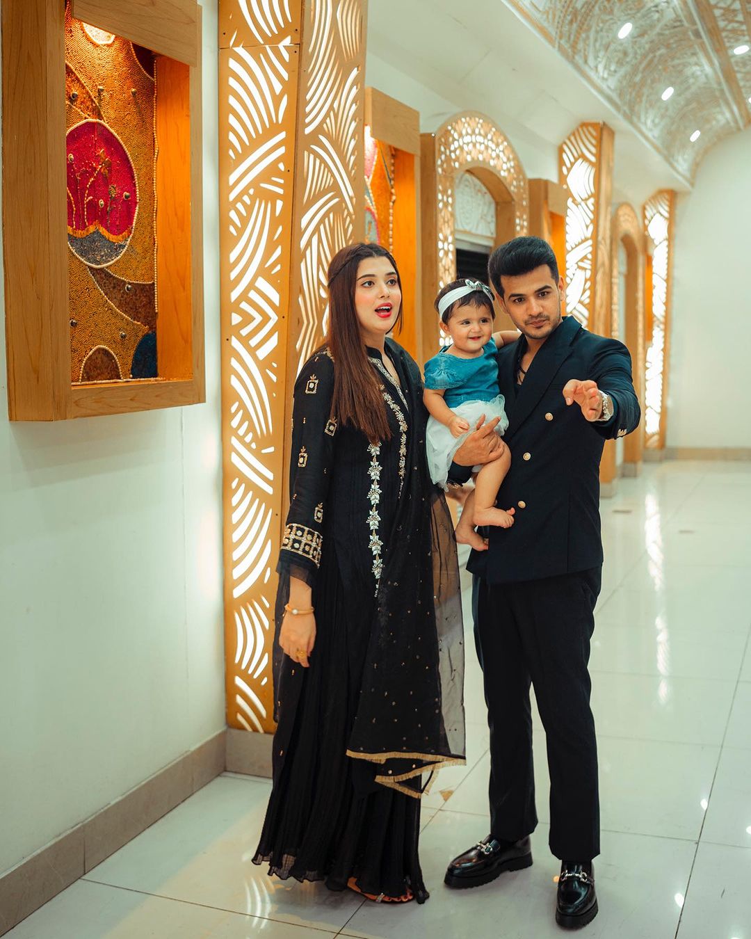 Kanwal & Zulqarnain New Photoshoot With Daughter Aizal | Reviewit.pk